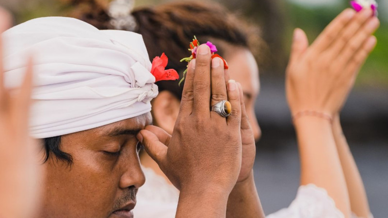 Makna Mendalam Hari Suci Kuningan Bagi Umat Hindu dan Jadwal 2025